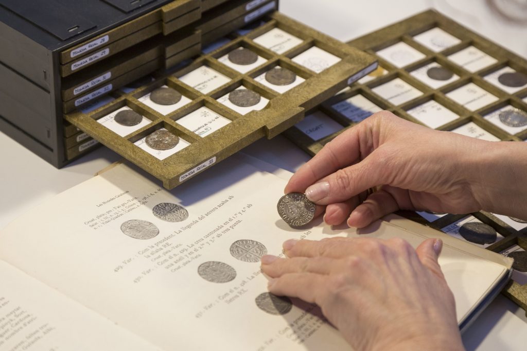 Blog del Museu Nacional d'Art de Catalunya » ¿Numismático?… ¿qué es un ...